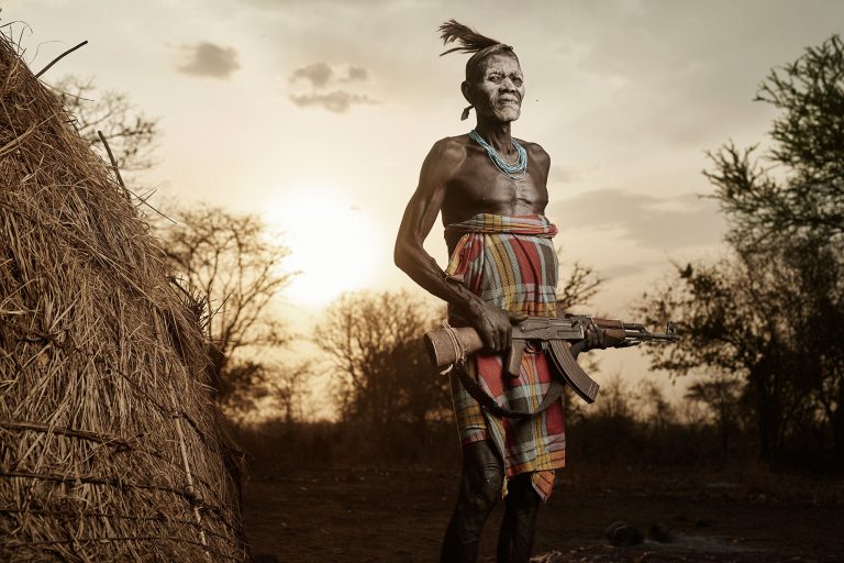 Les femmes à plateau de la tribu Mursi par Adam Koziol